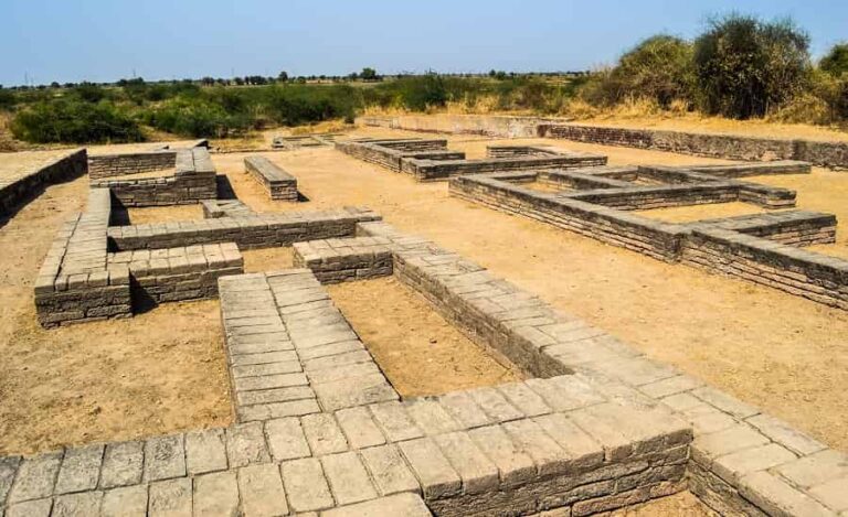 26 Most Popular Historical Places & Monuments In Gujarat