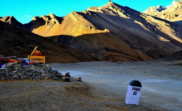 Lachulung La Pass - High Altitude Mountain Passes in Ladakh