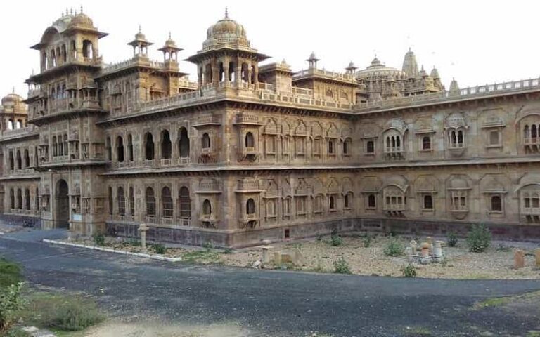 26 Most Popular Historical Places & Monuments In Gujarat