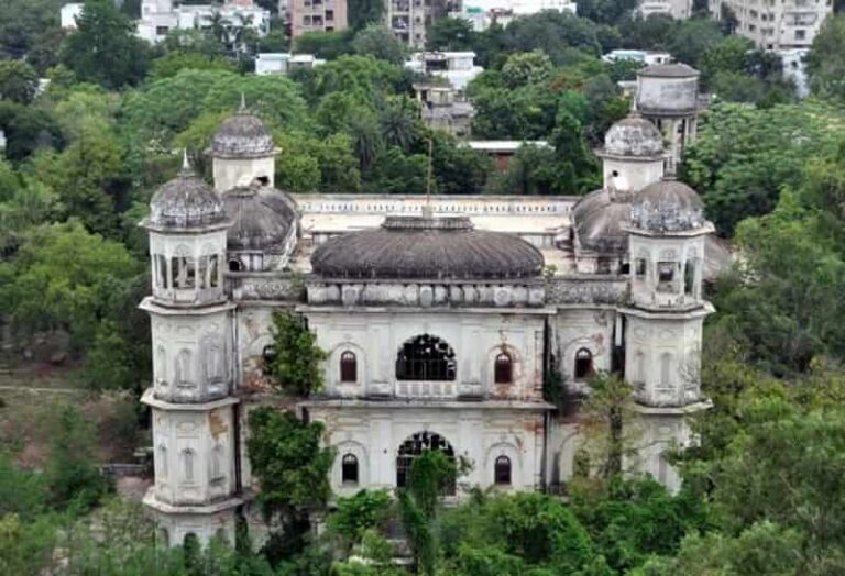 28 Most Famous Monuments in Uttar Pradesh